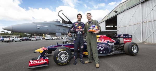 Hot Toys 'Golden Age' Captain America Collectible Figure | Por Homme ...